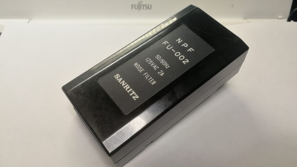 ノイズとの仁義なき戦いが始まる SANRITZ NPF FU-002 電源ノイズフィルター – ぎりレコ